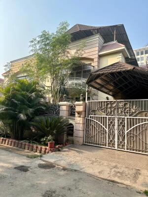 Resale Property in C Block Pocket I Mayfield Garden Gurgaon - Second ...