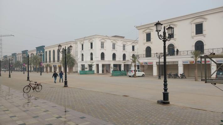 Showroom for sale in Omaxe World Street Sector 79 Faridabad - 7000 Sq. Ft.