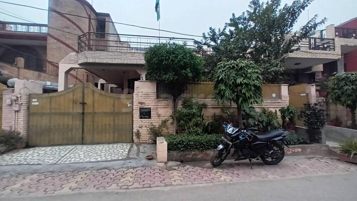 Resale House in Sector 19 Noida - 9+ Properties
