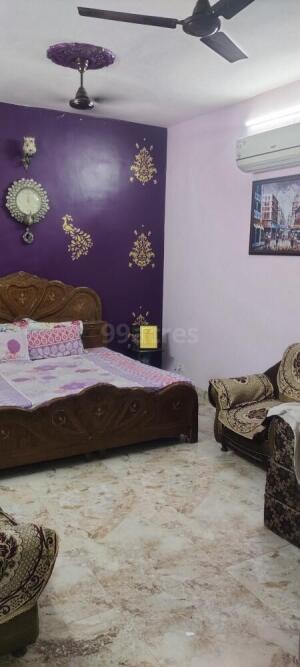 4 BHK House / Villa for sale in Bhola Nath Nagar East Delhi - 445 Sq. Ft.