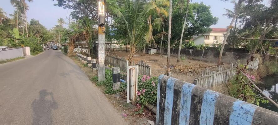 Residential land / Plot for sale in North Paravoor Ernakulam - 611 Sq ...