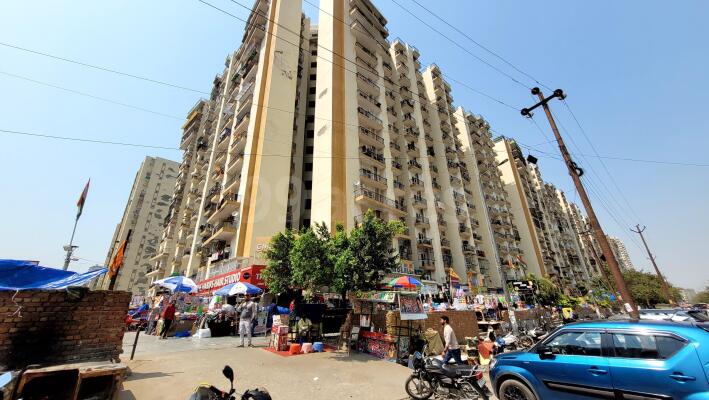 Shop for sale in Golf City Sector 75 Noida - 405 Sq. Ft.