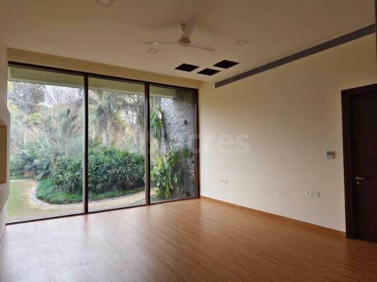 20 crores to 30 crores - House for sale in Sainik Farm Delhi