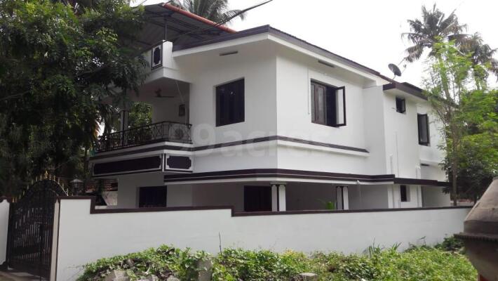 House for Sale in Nettoor Kochi - 4+ House in Nettoor Kochi