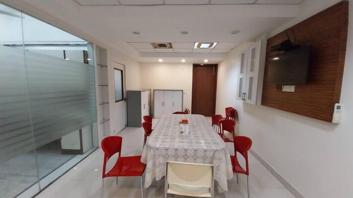 Ready to move Office Space in Bhikaji Cama Place Delhi - 1400 Sqft