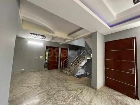 7 BHK House / Villa for sale in Sector 46 Noida - 1935 Sq. Ft.