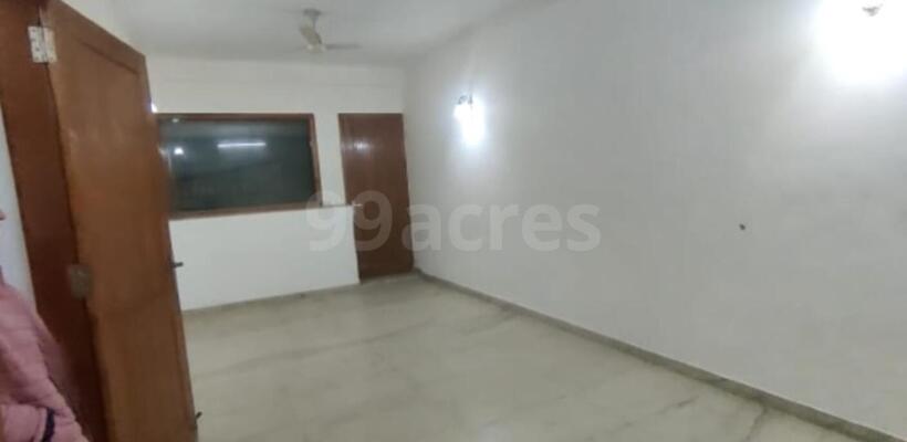 Ready to move Office Space in Sector 52 RWA Sector 52 Noida - 3000 Sq. Ft.