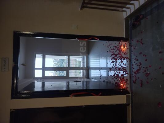 2 BHK Apartment / Flat for sale in Wave Executive Floors NH 24 Highway ...