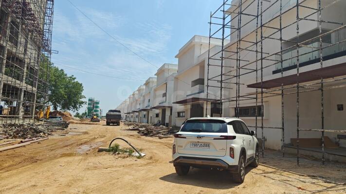 4 BHK House / Villa for sale in Mokila Hyderabad - 2700 Sq. Ft.