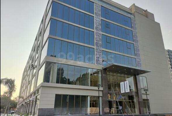 600 sq ft to 700 sq ft - Shops in Vibhuti Khand Lucknow