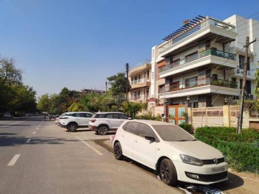 4 BHK House / Villa for sale in Sector 40 Noida - 4839 Sq. Ft.