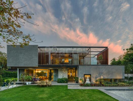 Farm house in Westend DLF Chattarpur Farms, Delhi from 30 crores to 50 ...