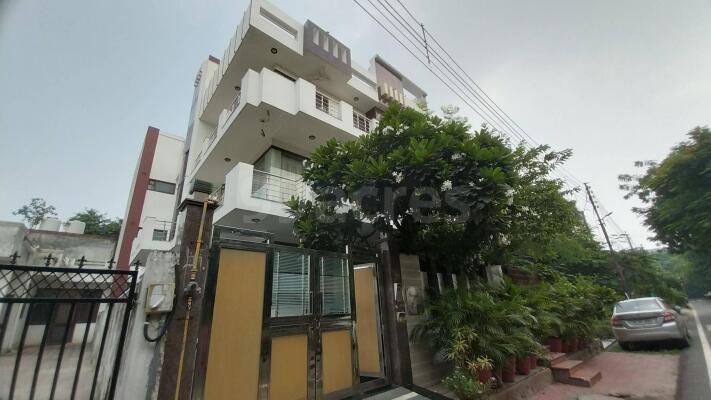 Luxury Villas / Bungalow in A Block Sector 34, Noida - 2+ Properties