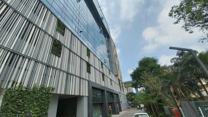 Office Space for resale in Mighty Universal Majestic, Chembur Mumbai