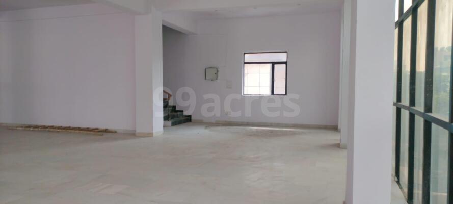 Factory for sale in Hosiery Complex Noida - 5269 Sq. Ft.