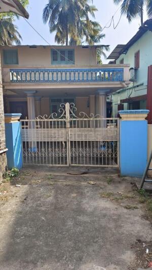 House in Ayyanthole Thrissur from 1.5 crores to 2 crores - 4+ House for ...