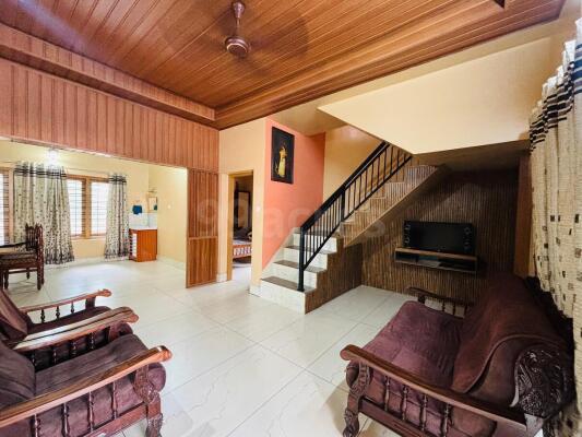 House in Ayyanthole Thrissur from 1.5 crores to 2 crores - 4+ House for ...
