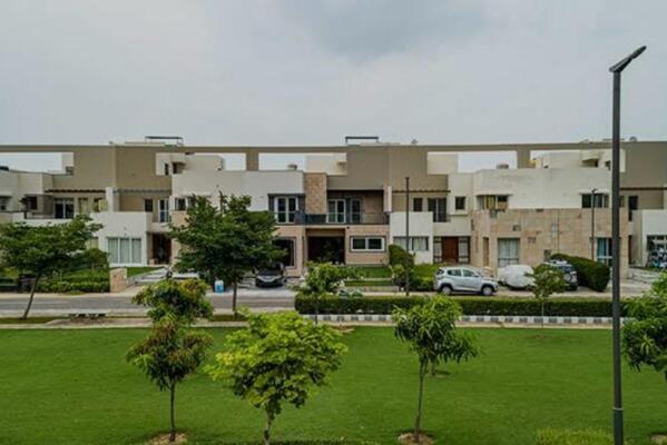 7 BHK House / Villa for sale in Vatika Signature Villas Sector 82 ...