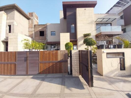 5 BHK House / Villa for sale in Unitech Uniworld Resorts Sector 33 ...