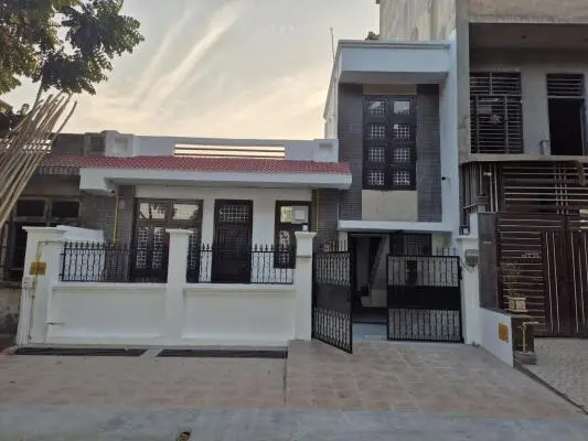 Property for rent in in Sector Xu 3, Greater Noida between 10000 to 20000.