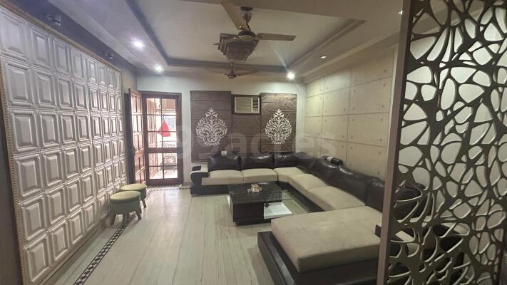 8 BHK House / Villa for sale in Chattarpur Delhi - 3600 Sq. Ft.