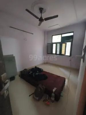 Rooms for rent in in Basai Darapur, Delhi between 5000 to 6000.