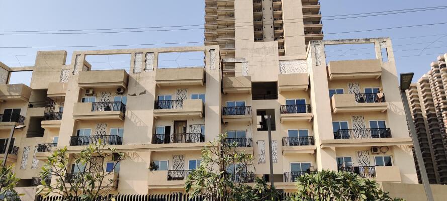 Plots for resale in Gaur Yamuna City, Yamuna Expressway Greater Noida