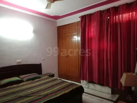 House for rent in in Sector 41, Noida between 30000 to 40000.