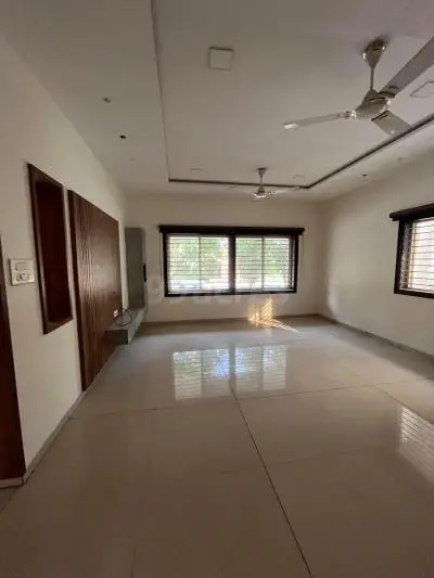 House for rent in in Mota Bazaar Anand between 40000 to 50000.