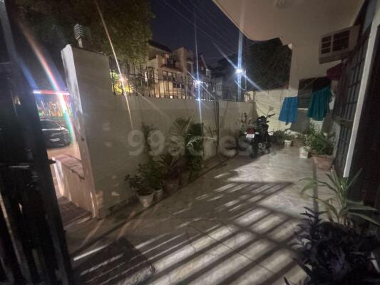 6 BHK House / Villa for sale in A Block Sector-47 Noida - 1204 Sq. Ft.