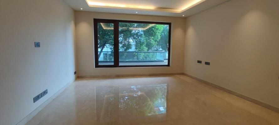 4 BHK House / Villa for sale in Sukhdev Vihar Delhi - 4050 Sq. Ft.