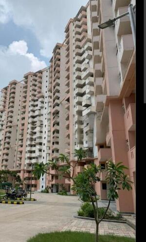 2 BHK Apartment / Flat for sale in Sector 143 Noida - 990 Sq. Ft.- 7th ...