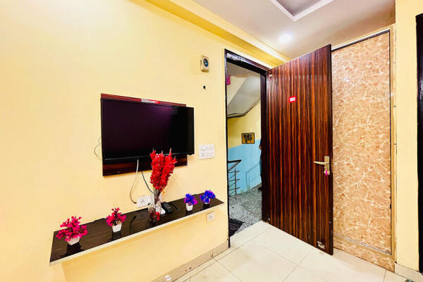 Paying Guest / Hostel / PG in Sector 7 Dwarka Delhi - 1st floor (out of 5)