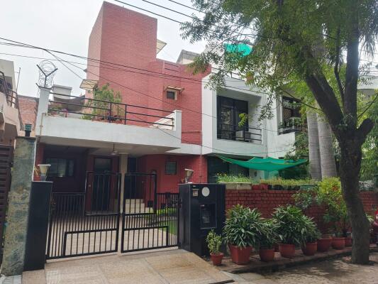 4 BHK House / Villa for sale in Block C Sector 27 Noida - 2799 Sq. Ft.