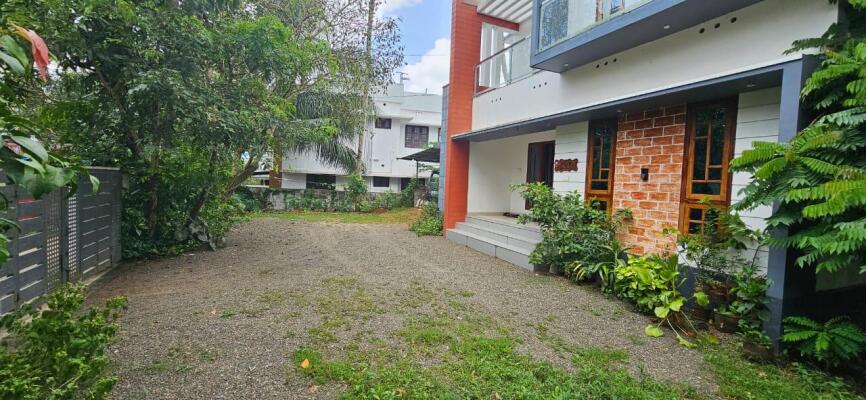 4 BHK House / Villa for sale in Vazhayila Trivandrum - 4791 Sq. Ft.