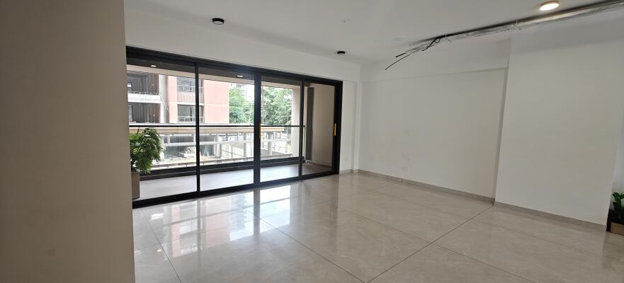 4 BHK Apartment / Flat for sale in Shaligram Luxuria Ambli Ahmedabad ...