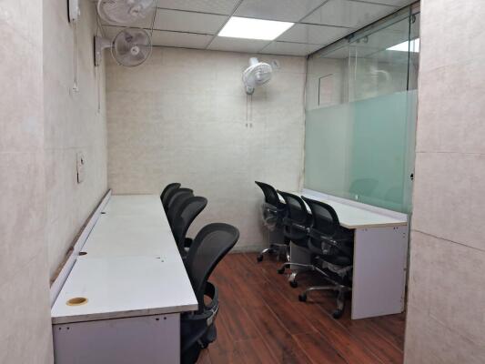 Ready to move Office Space in Guru Nanak Pura Delhi - 500 Sq. Ft.