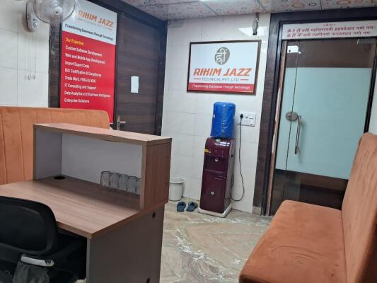 Ready to move Office Space in Guru Nanak Pura Delhi - 250 Sq. Ft.