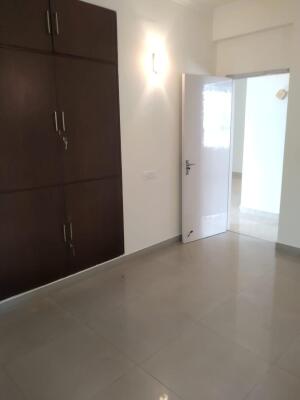 2 BHK Apartment / Flat for sale in DLF Silver Oaks G block DLF City ...