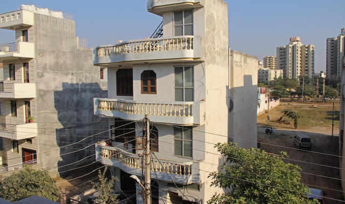 1 RK Flat Flats for rent in Sector 45 Gurgaon - 300 Sq. Ft.