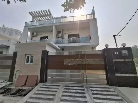 Apartments / Flats for rent in in Sector Chi 5, Greater Noida between ...