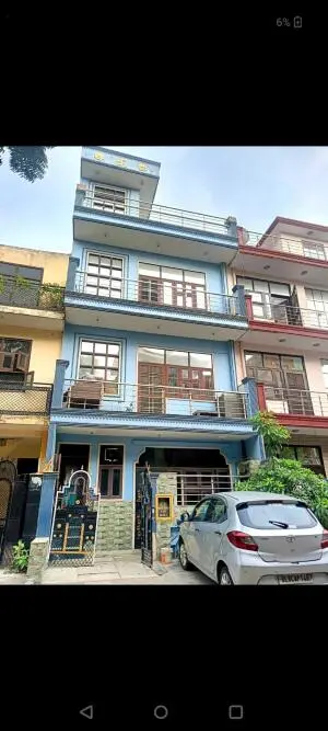 Property for rent in in Delta 1, Greater Noida between 10000 to 20000.