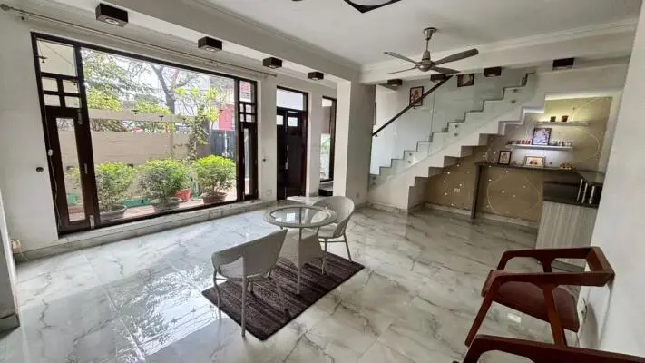 House for rent in in Gurgaon between 1 lakh to 1.5 lakhs.