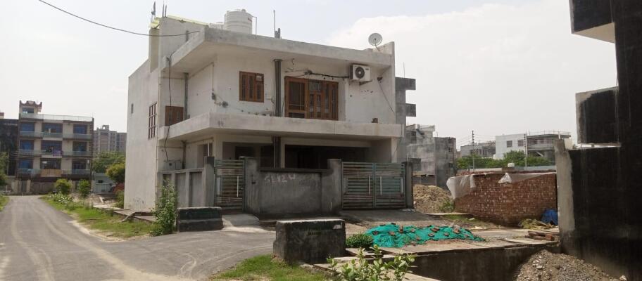 2 BHK House / Villa for sale in Sector 112 Noida - 1206 Sq. Ft.