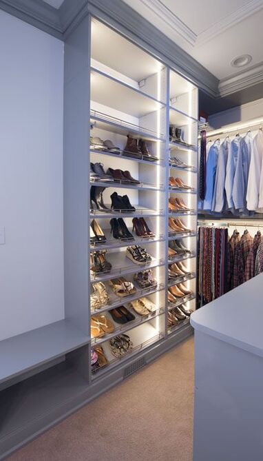 Walk-in Closet Designs (In Photos) with layout, storage, seating ...