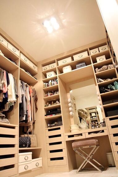 Walk-in Closet Designs (In Photos) with layout, storage, seating ...