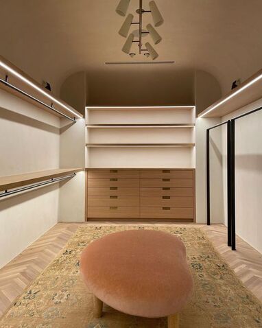Walk-in Closet Designs (In Photos) with layout, storage, seating ...