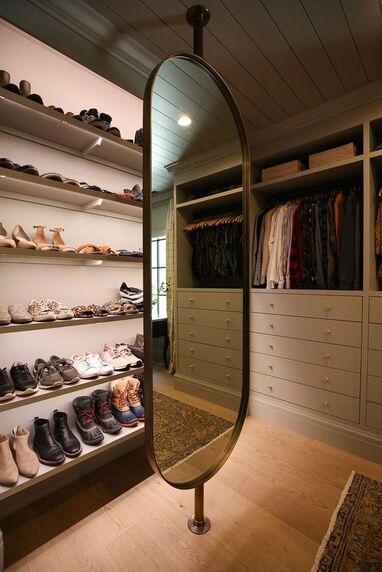 Walk-in Closet Designs (In Photos) with layout, storage, seating ...