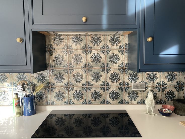 Flower Tiles Design: 20+ Ideas to add floral decor in your bathroom ...