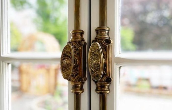30+ Antique Window Design Ideas For Adding Regal Look To Your Home